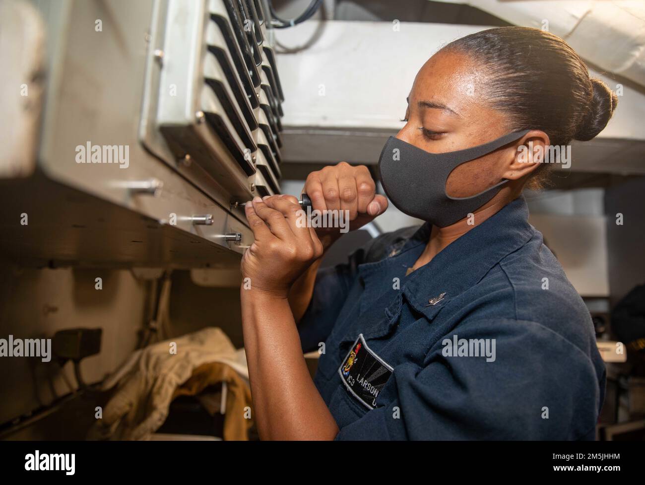 220319-N-KW492-1035 PHILIPPINE SEA (March 19, 2022) Interior Communications Electrician 3rd ...