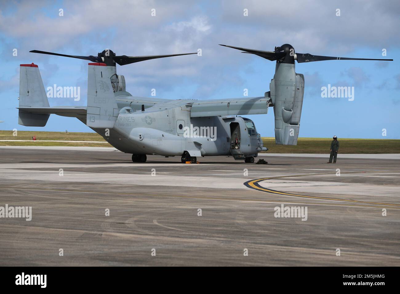A U.S. Marine Corps MV-22 Osprey assigned to Marine Medium Tiltrotor ...