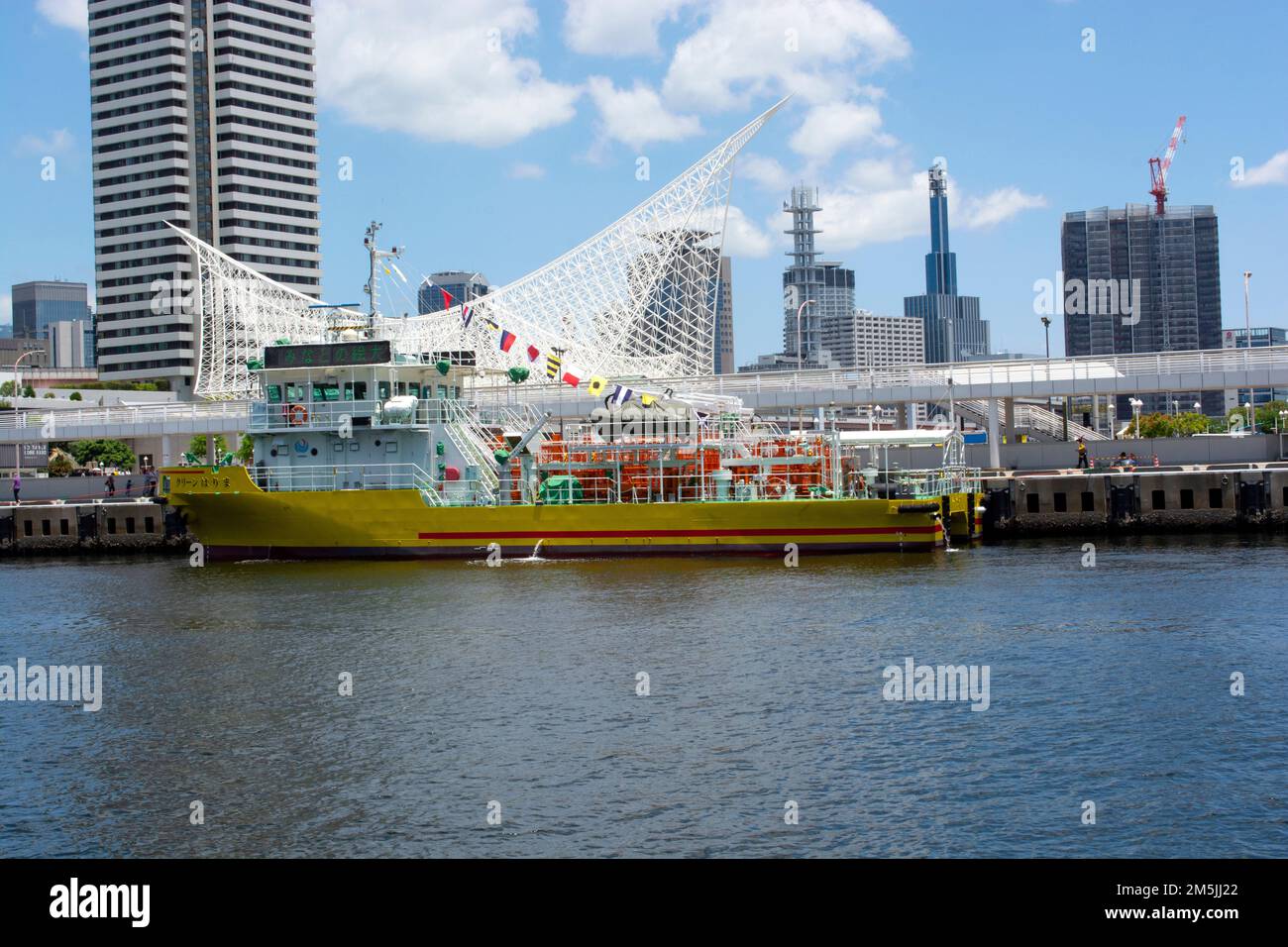 Ship at dock in port of Kobe, Japan Stock Photo - Alamy