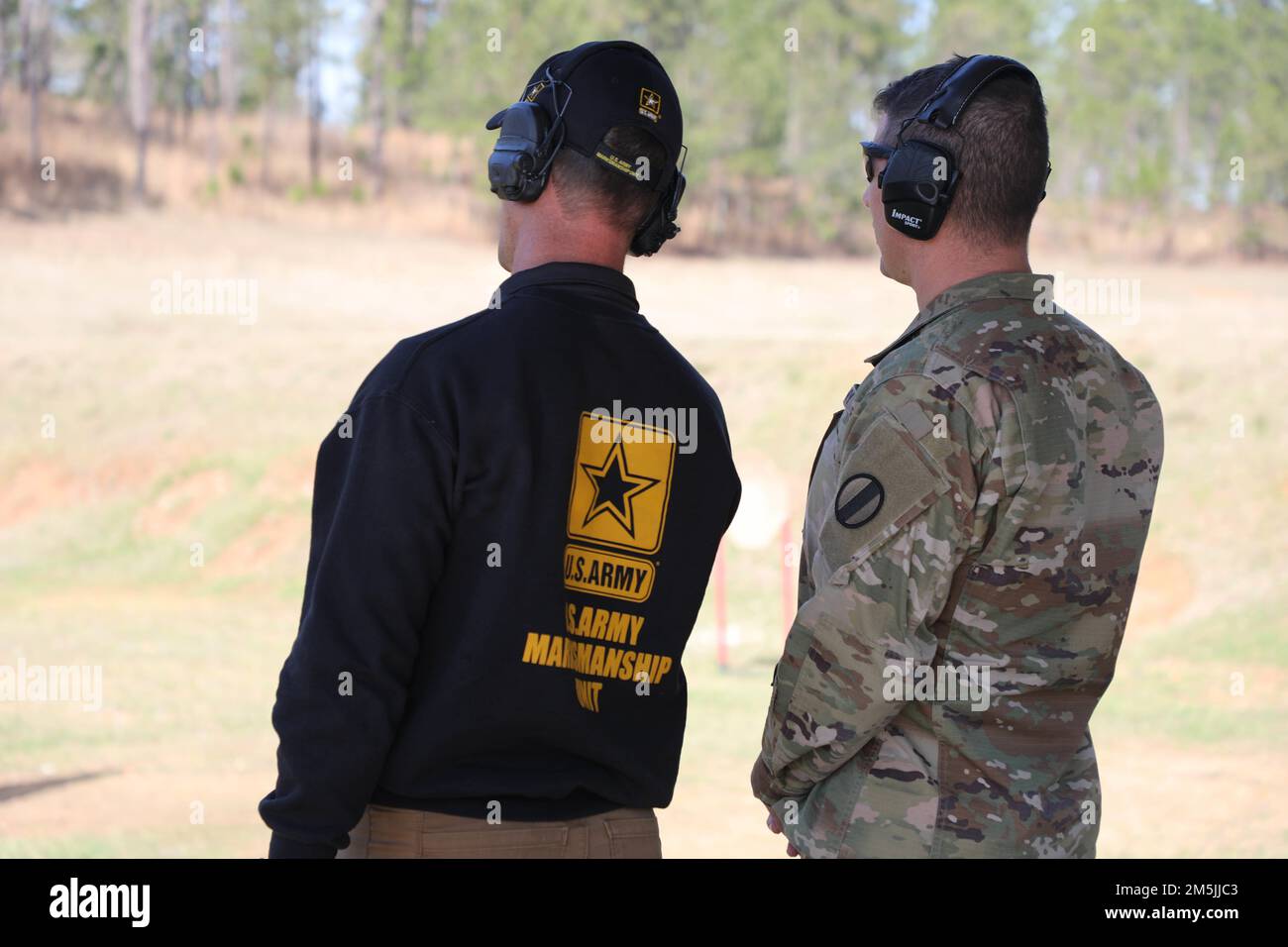 Sgt. 1st Class Joel Turner explains a multi-gun lane to U.S. Army ...
