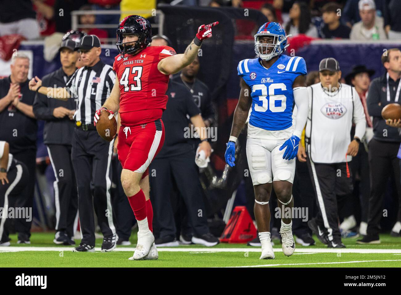 Catch signals hi-res stock photography and images - Alamy