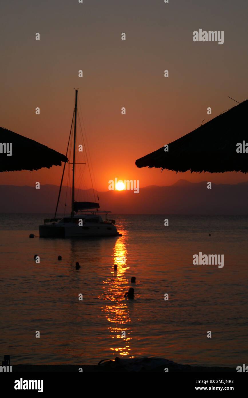 Orange sunset sky tourist boat hi-res stock photography and images - Alamy