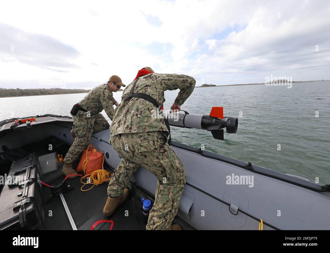 Unmanned undersea vehicle squadron 1 hi-res stock photography and ...