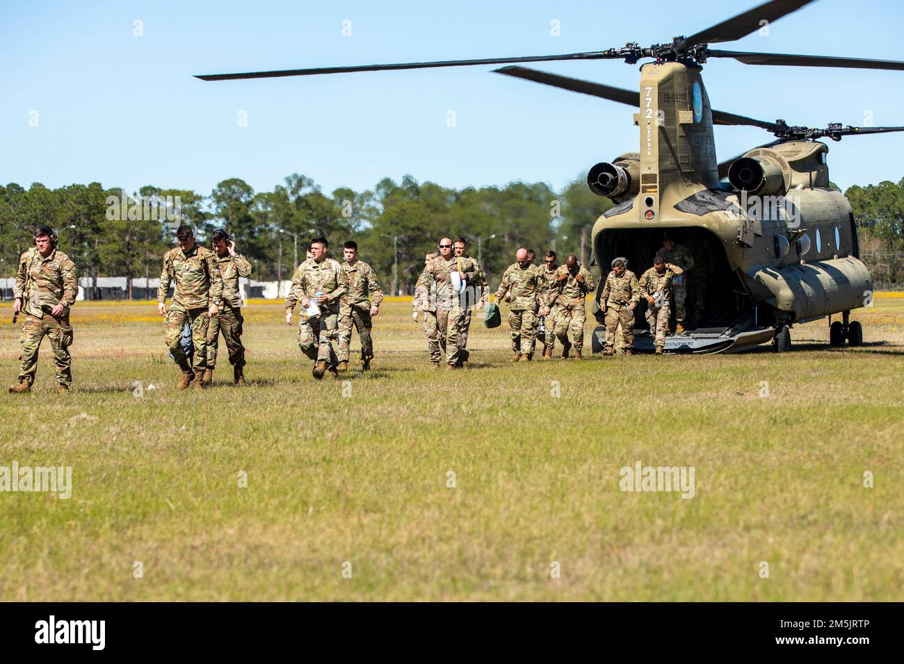 U S Army Soldiers From The Georgia Army National Guard Arrive Via Ch 47