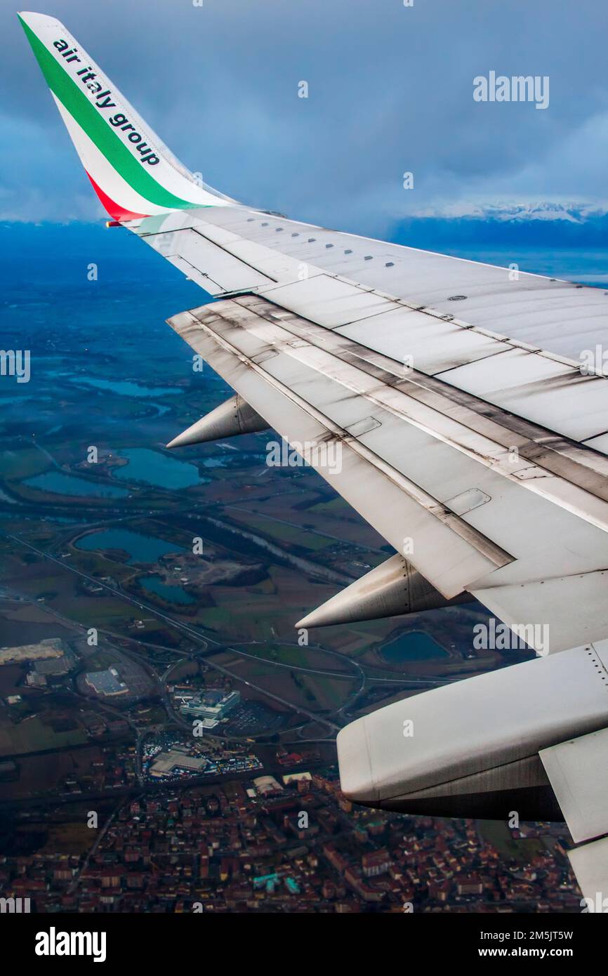 Fly with an airplane hi-res stock photography and images - Alamy