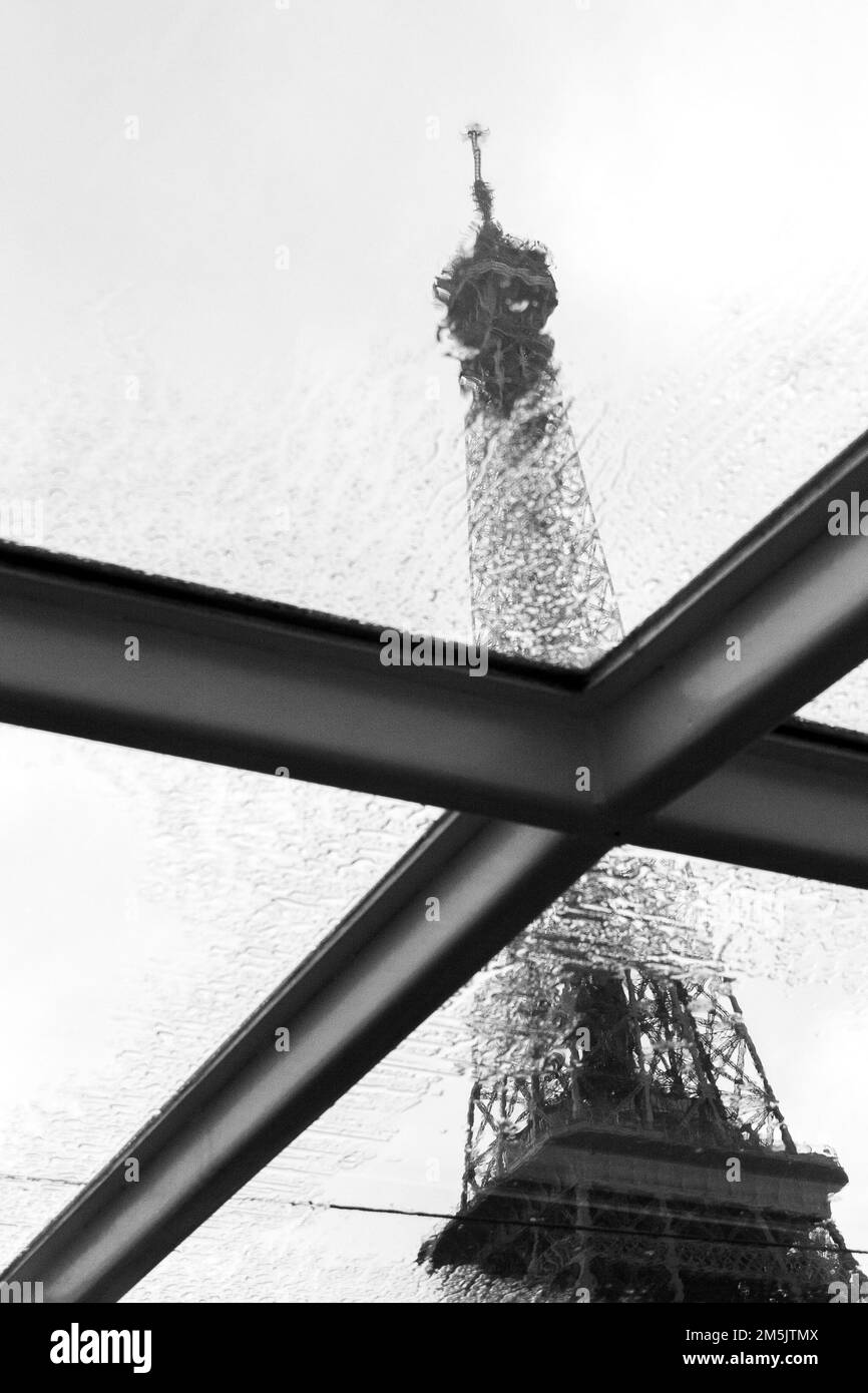Eiffel tower vertical Black and White Stock Photos & Images - Alamy