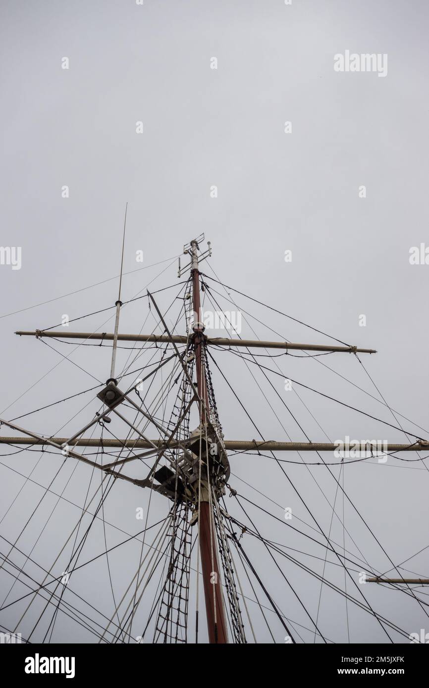 Rigging masts on a deep-sea sailing ship. The mast photographed against ...