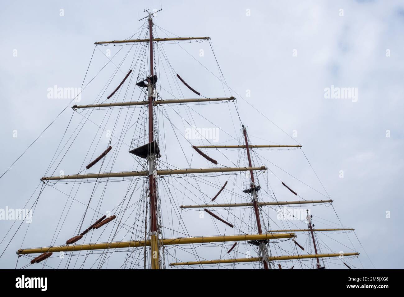 Rigging masts on a deep-sea sailing ship. The mast photographed against ...