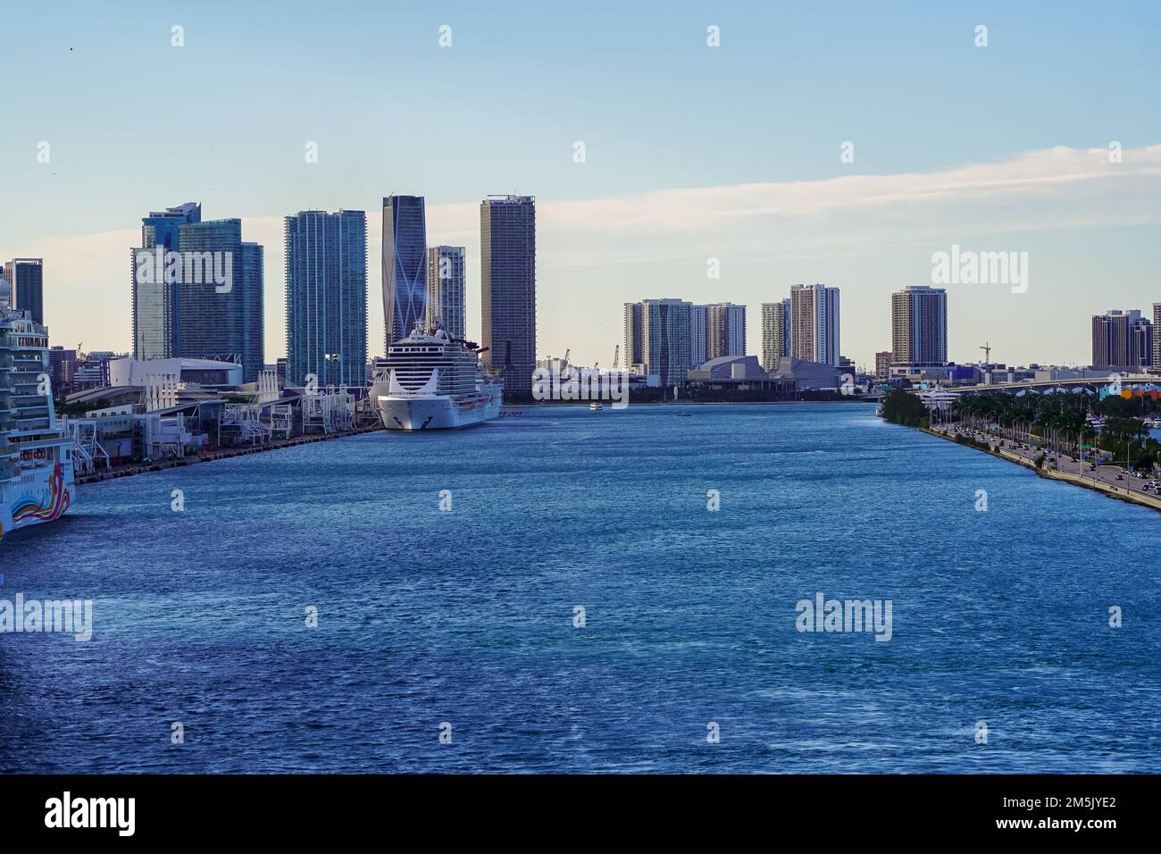 Miami, FL USA - 12 12 2022: Beautiful aerial panoramic view of the city ...