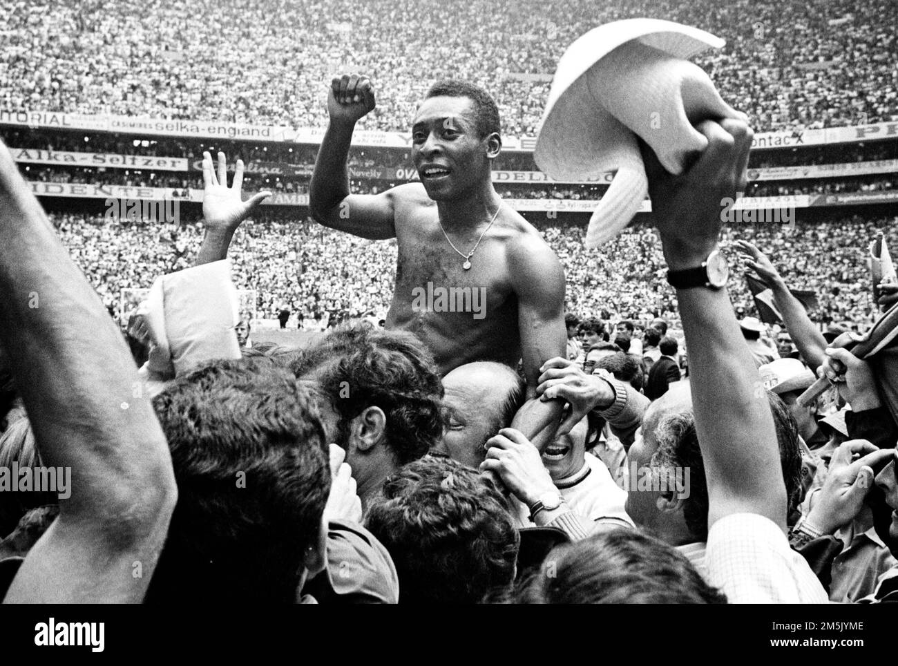 Mexico City, Mexiko. 29th Dec, 2022. PELE died at the age of 82 after a ...