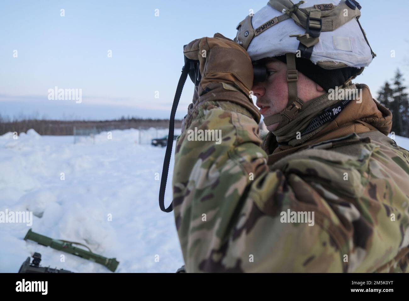 A paratroopers from 1st Battalion, 501st Parachute Infantry Regiment ...