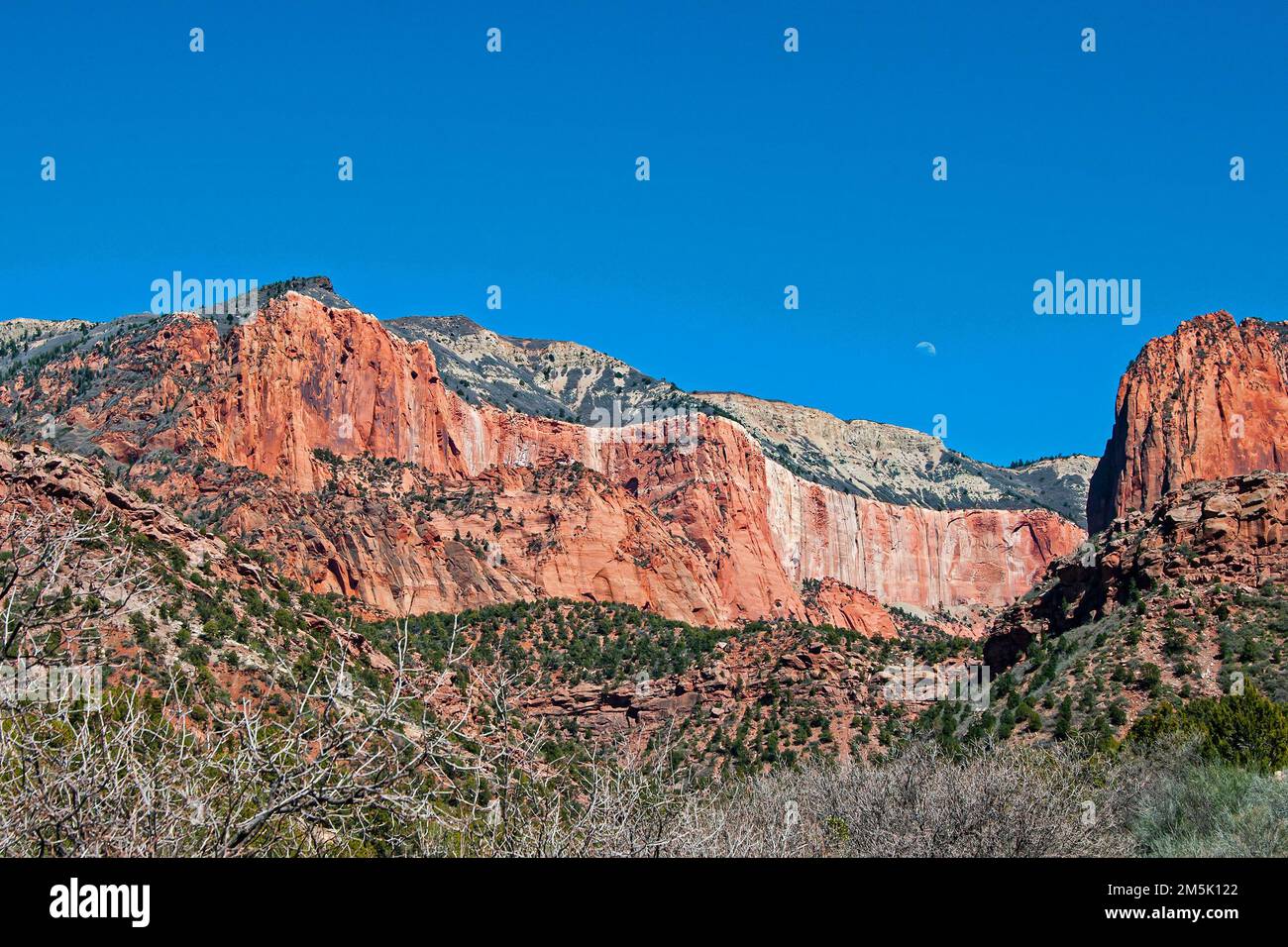 The moon rising over the red rocks of Southern Utah Stock Photo - Alamy