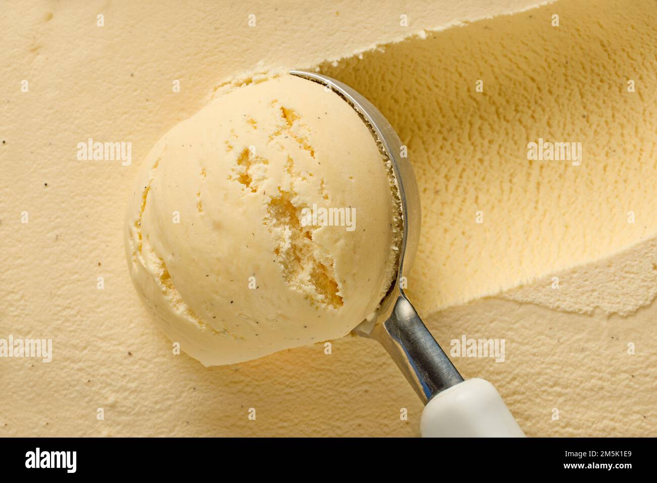 vanilla ice cream ball, top view Stock Photo - Alamy