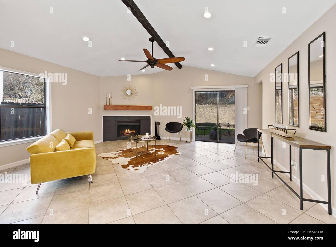 Home living room Stock Photo - Alamy