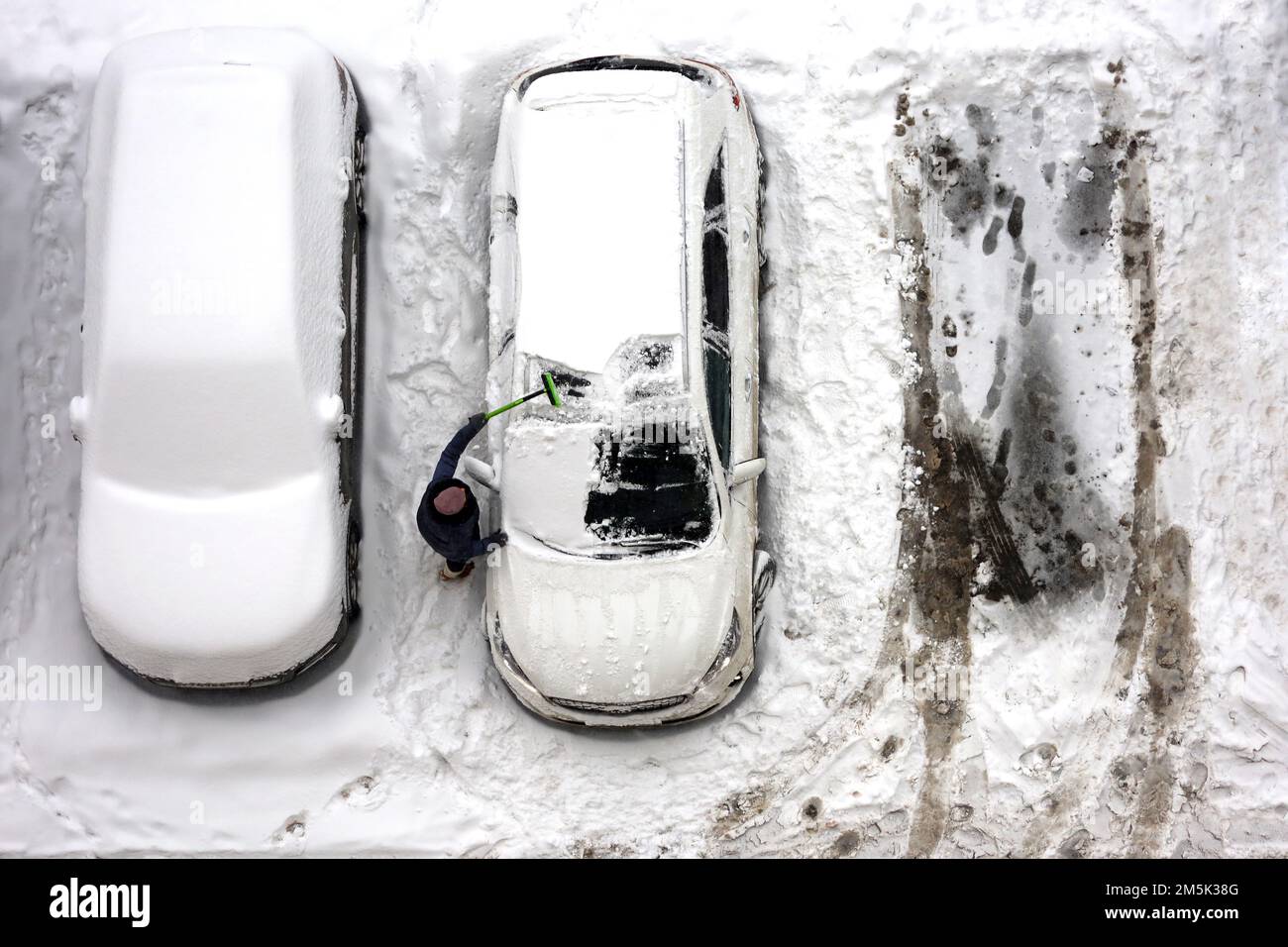 Woman on road cleaning car hi-res stock photography and images - Alamy