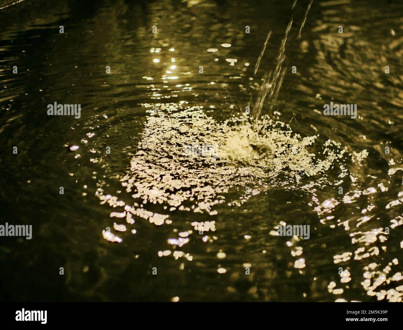 Water splash and reflection in a fountain Stock Photo - Alamy