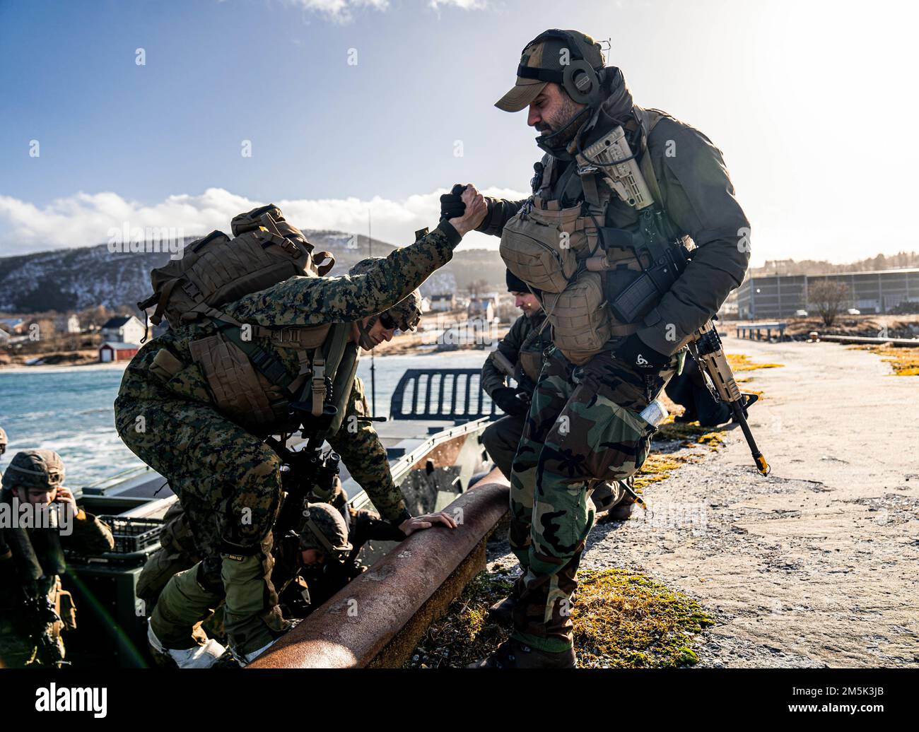 A Korps Marinier with the Royal Netherlands Marine Corps helps a U.S ...