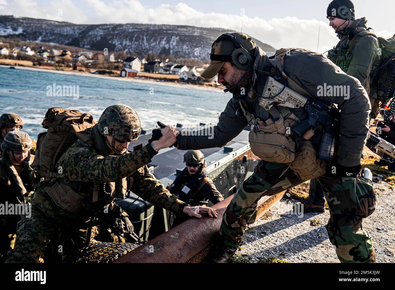 A Korps Marinier with the Royal Netherlands Marine Corps helps a U.S ...