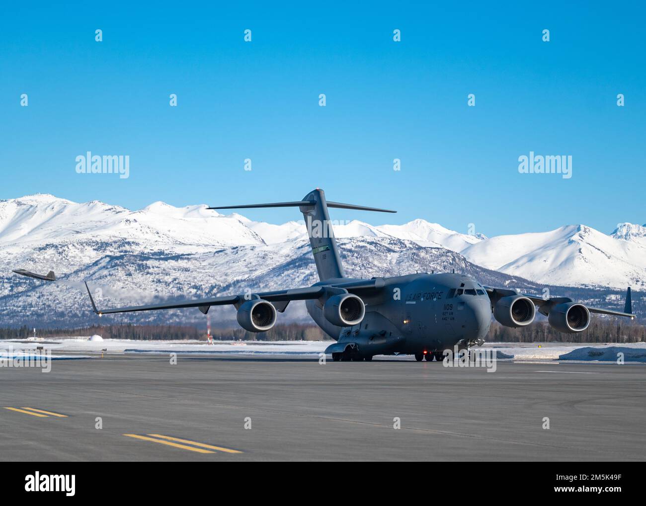 22 raptor aircraft taxi hi-res stock photography and images - Alamy