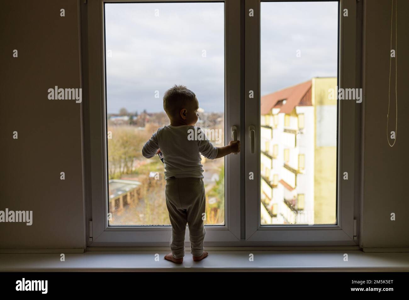 Falling out of window hi-res stock photography and images - Alamy