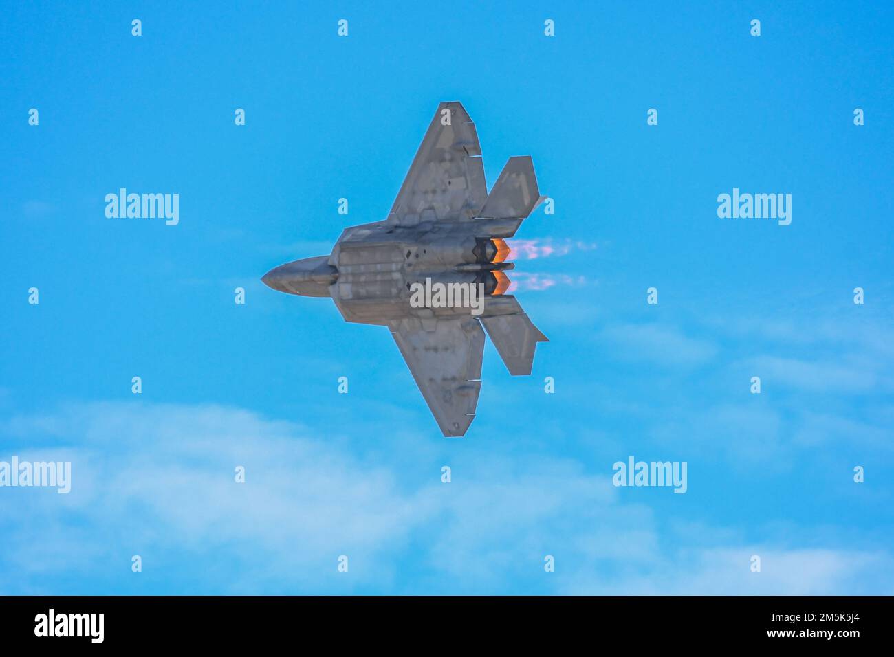 Military aircraft(Lockheed Martin F-22 Raptor) at the MCAS Miramar Air ...