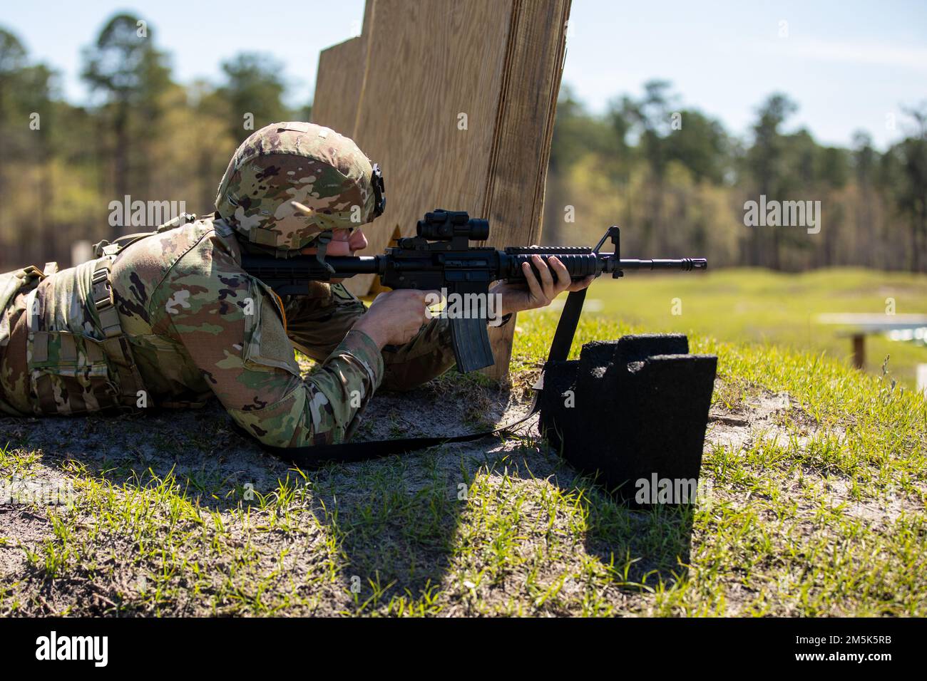 Parachute rigger hi-res stock photography and images - Alamy