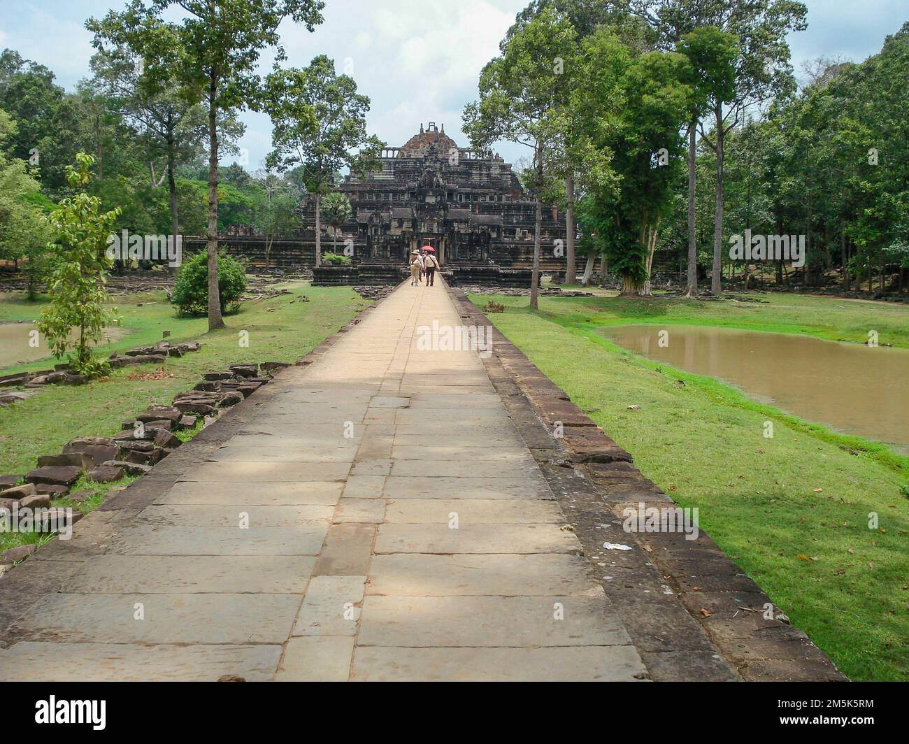 Angkor wat temple surrounded hi-res stock photography and images - Alamy