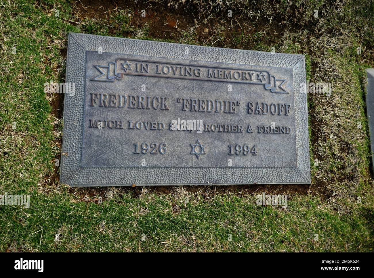 Los Angeles, California, USA 22nd December 2022 Actor Fred Sadoff's Grave in Maimonides section ...