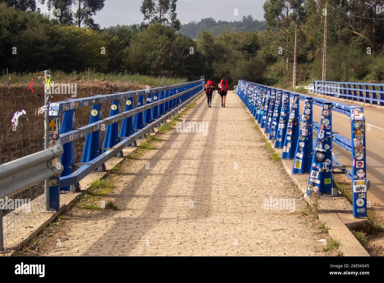 Two way bridge hi-res stock photography and images - Alamy