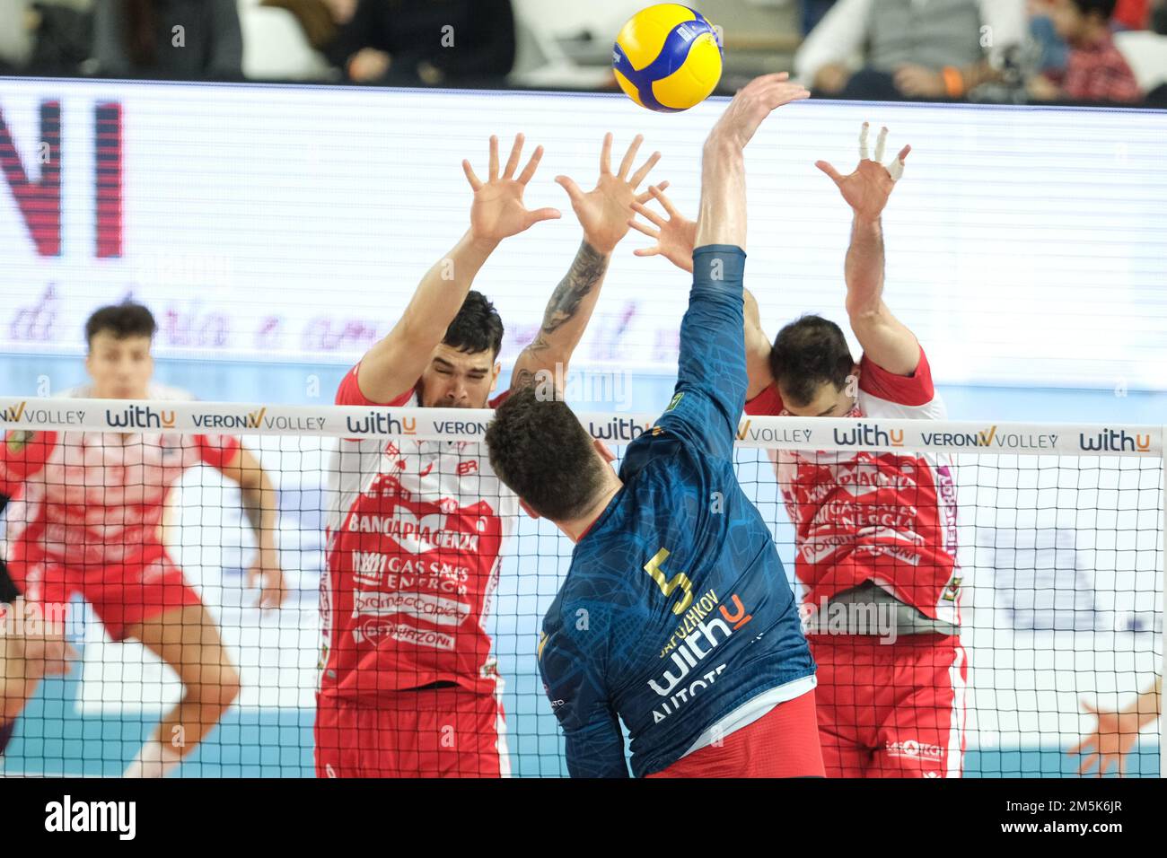 Pala AGSM-AIM, Verona, Italy, December 29, 2022, Block by Roamy Raul ...