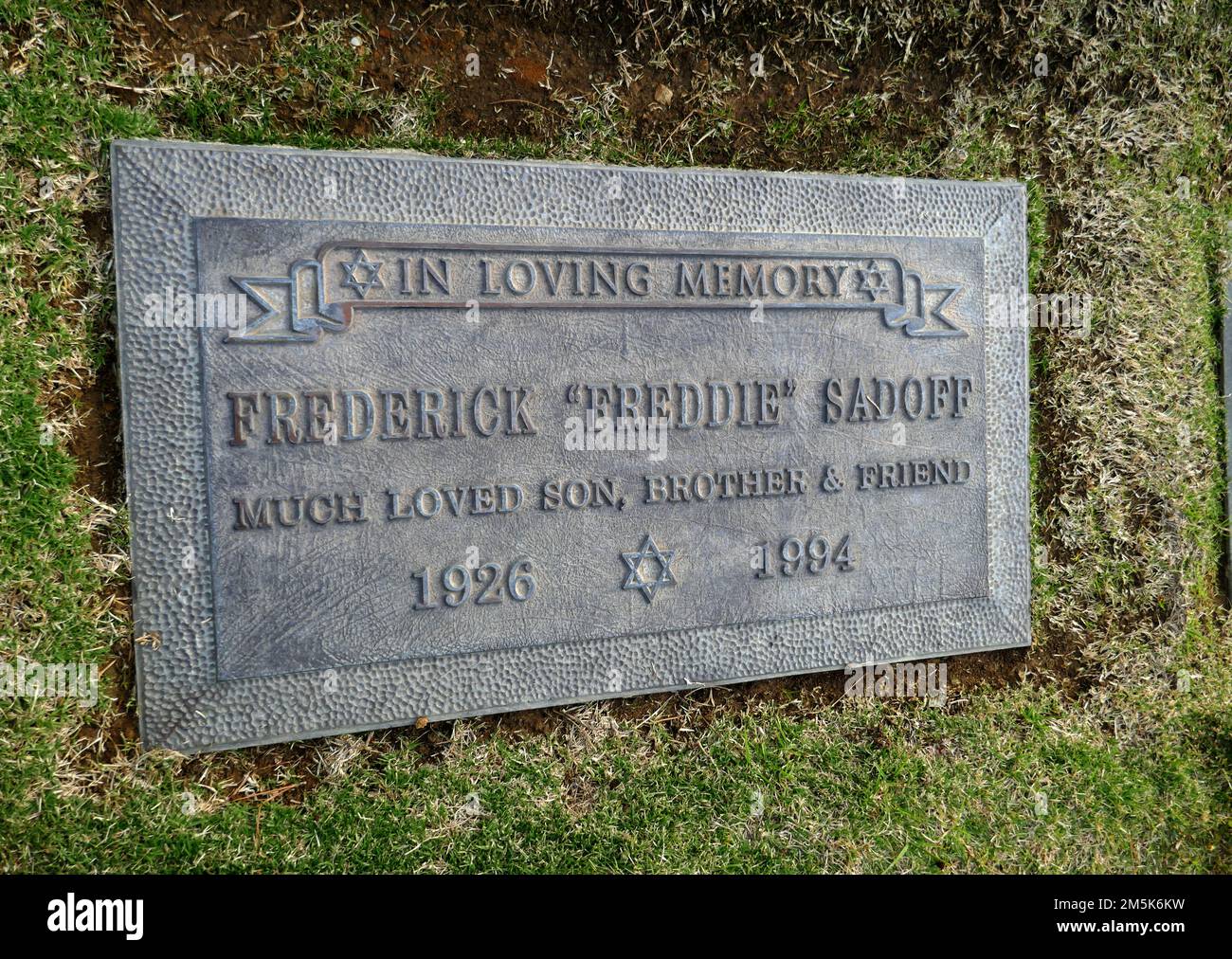 Los Angeles, California, USA 22nd December 2022 Actor Fred Sadoff's Grave in Maimonides section ...