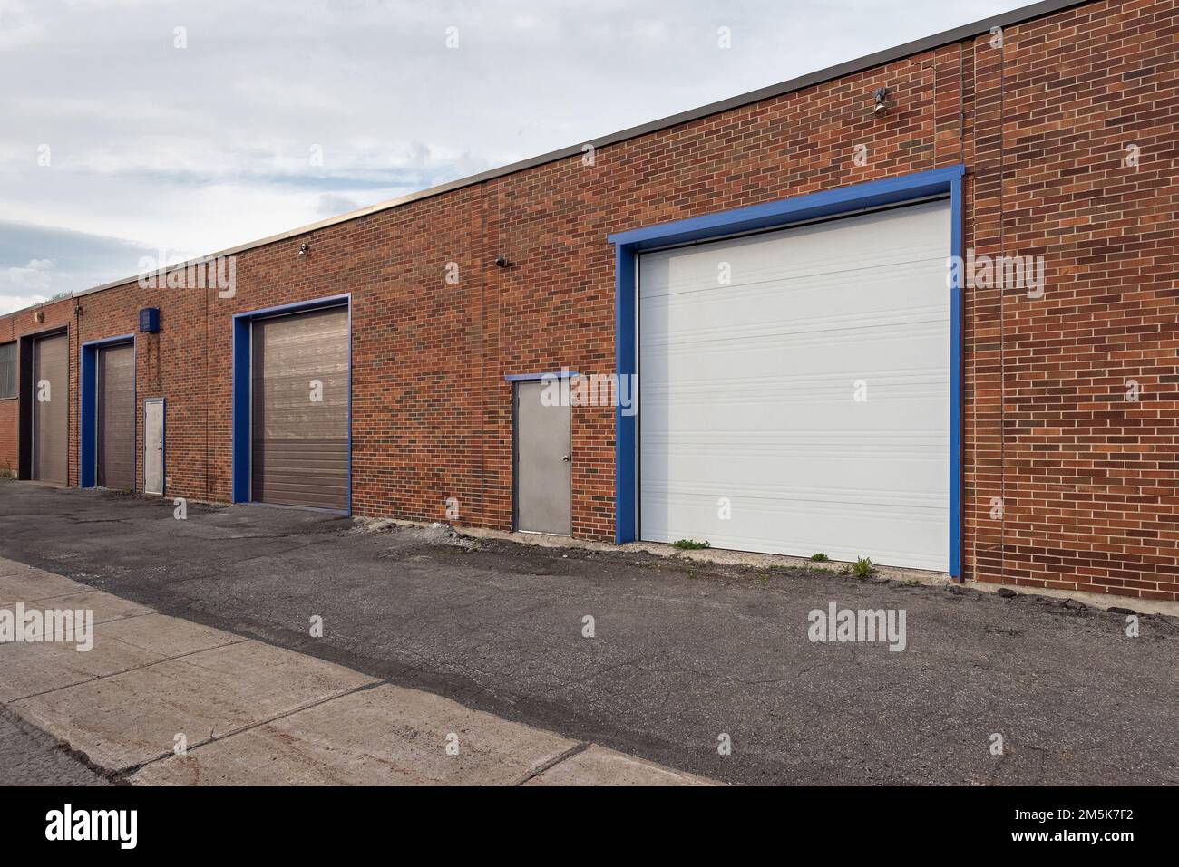 Side view facade of an industrial building hi-res stock photography and ...