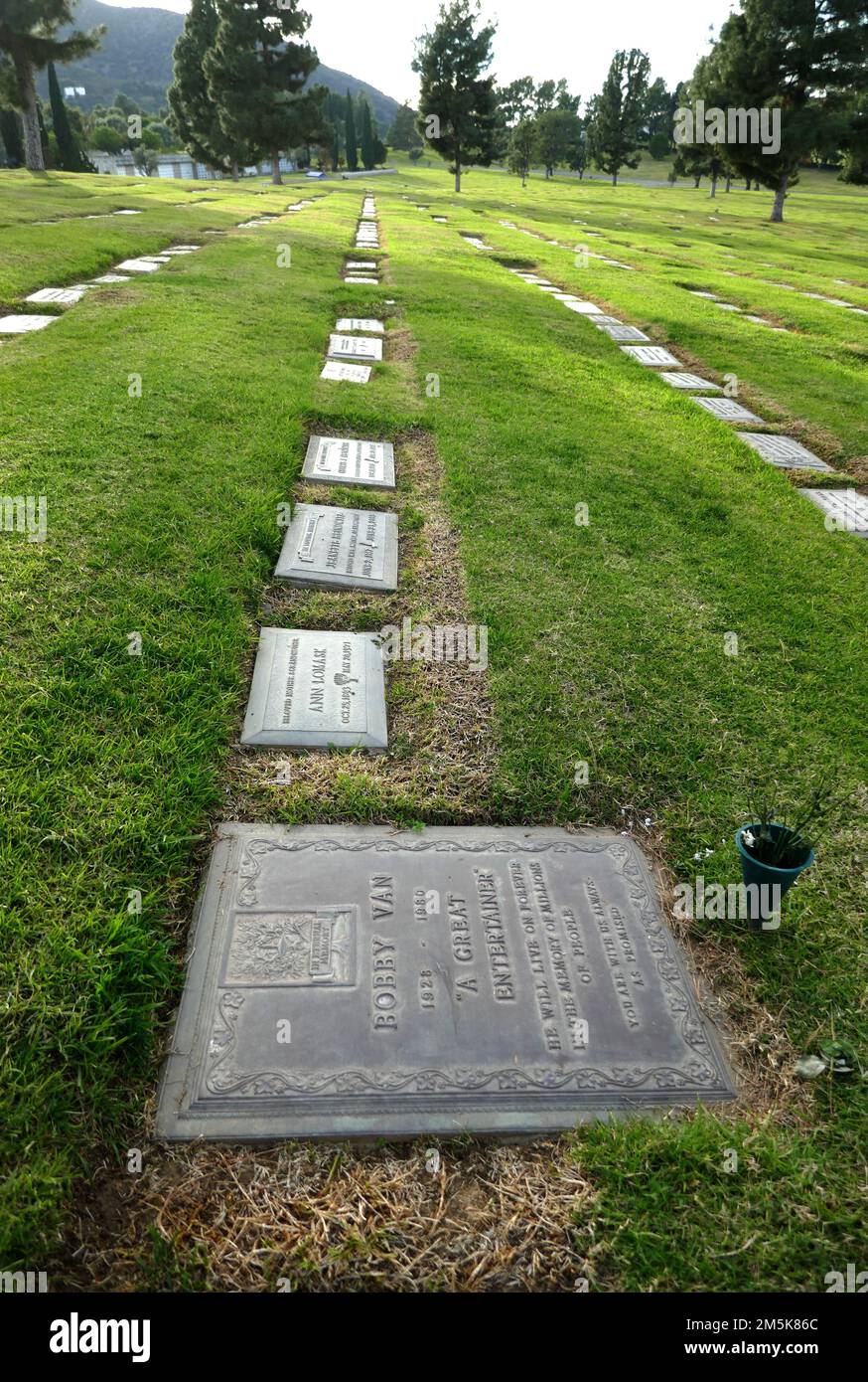 Los Angeles, California, USA 22nd December 2022 Entertainer Bobby Van's Grave in Maimonides ...