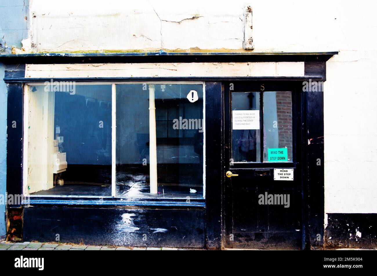 Run down shop hi-res stock photography and images - Alamy