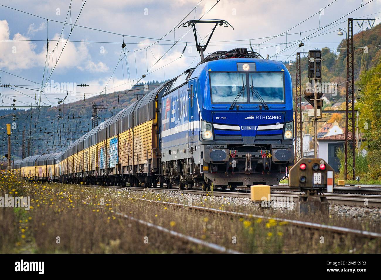 A class 193 locomotive Siemens VECTRON from RTB Cargo pulling a freight ...