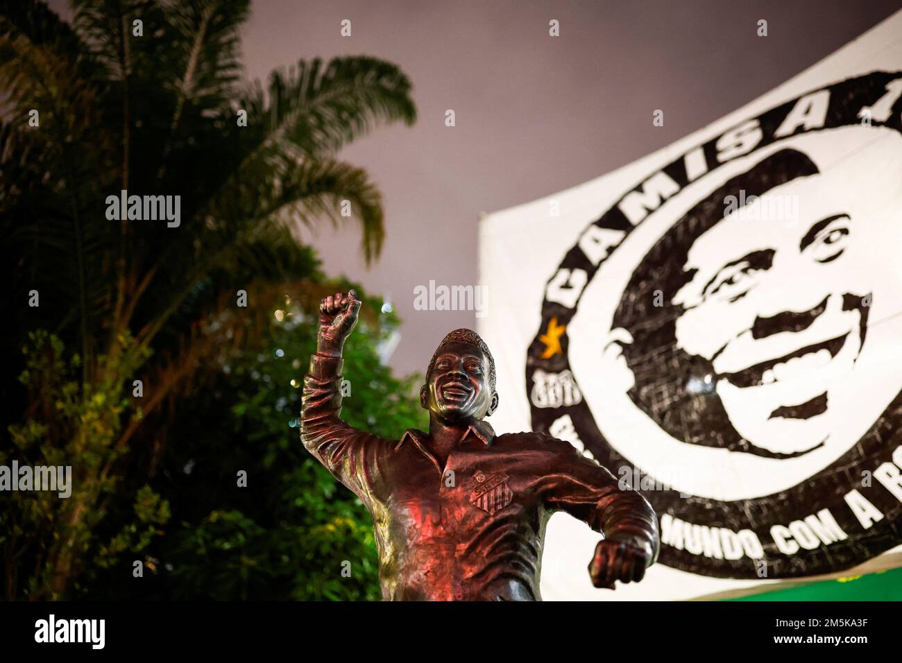 Statue pele hi-res stock photography and images - Alamy