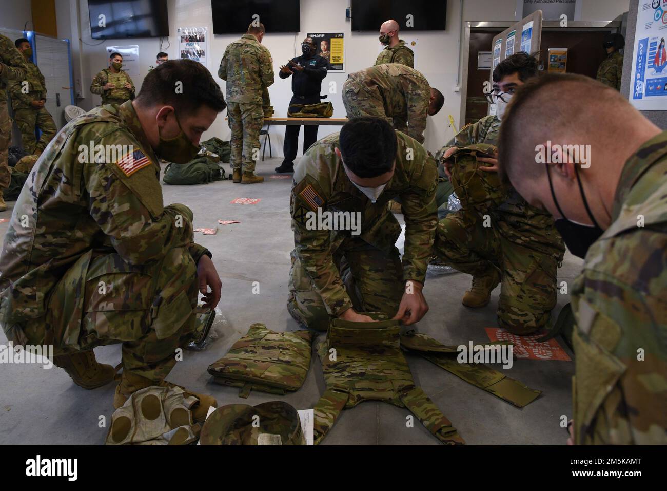 Peo soldier hi-res stock photography and images - Alamy