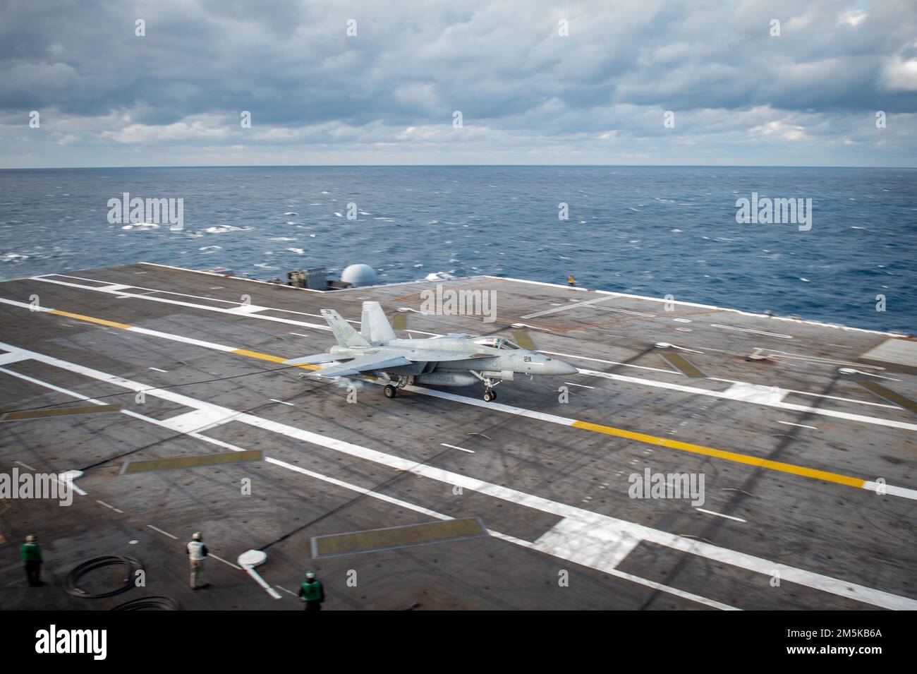 221213-N-MD713-1080 ATLANTIC OCEAN (Dec. 13, 2022) An F/A-18E Super ...