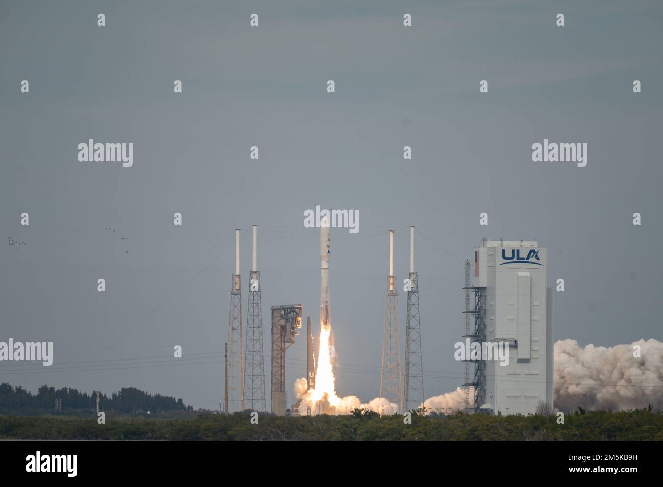 A United Launch Alliance Atlas V rocket carrying the USSF-8 mission for ...