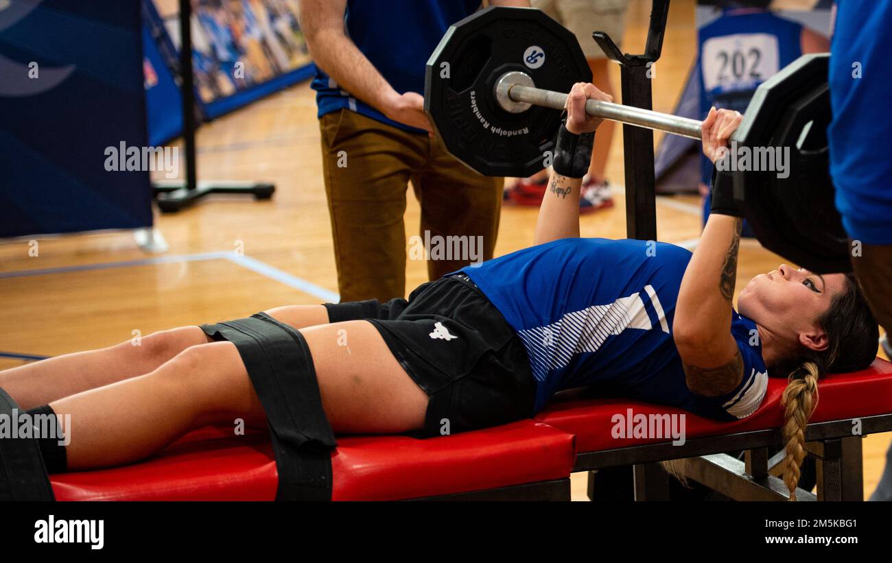 Benchpresses hi-res stock photography and images - Alamy