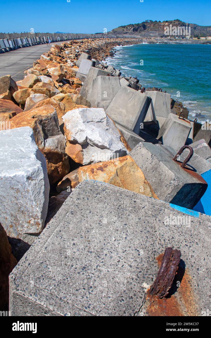 Southern breakwall at Coffs Harbour Stock Photo - Alamy