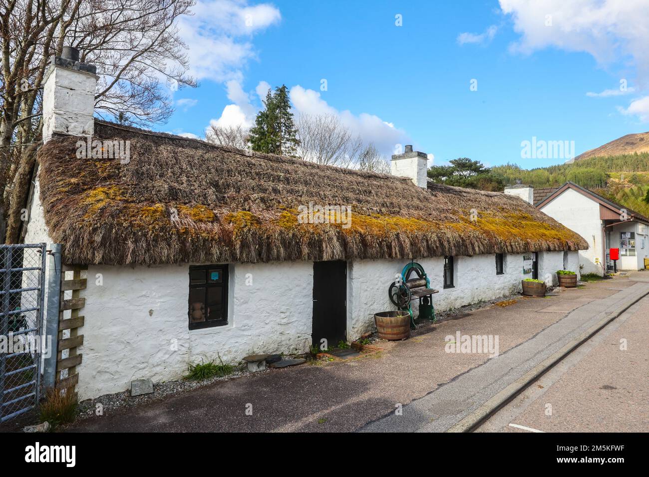 Thatch,thatched roof,cottage,cottages,building,Highland,Highlands ...