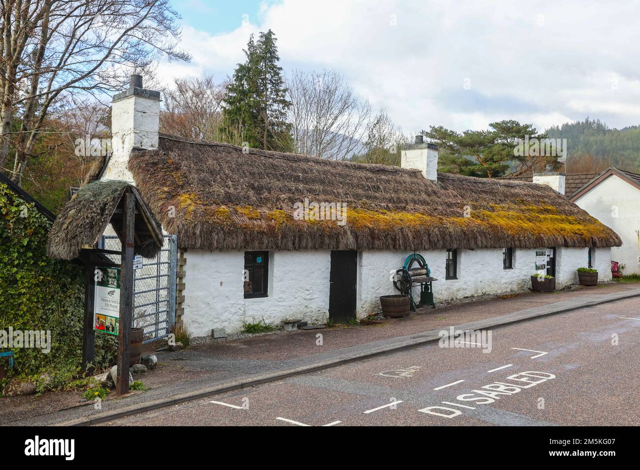 Thatch,thatched roof,cottage,cottages,building,Highland,Highlands ...