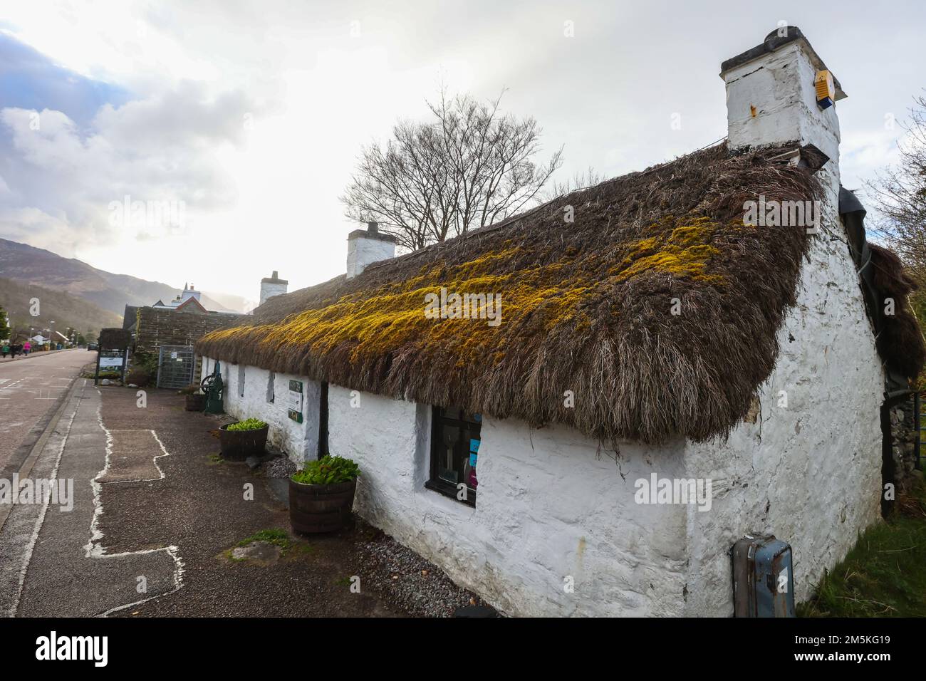 Thatch,thatched roof,cottage,cottages,building,Highland,Highlands ...