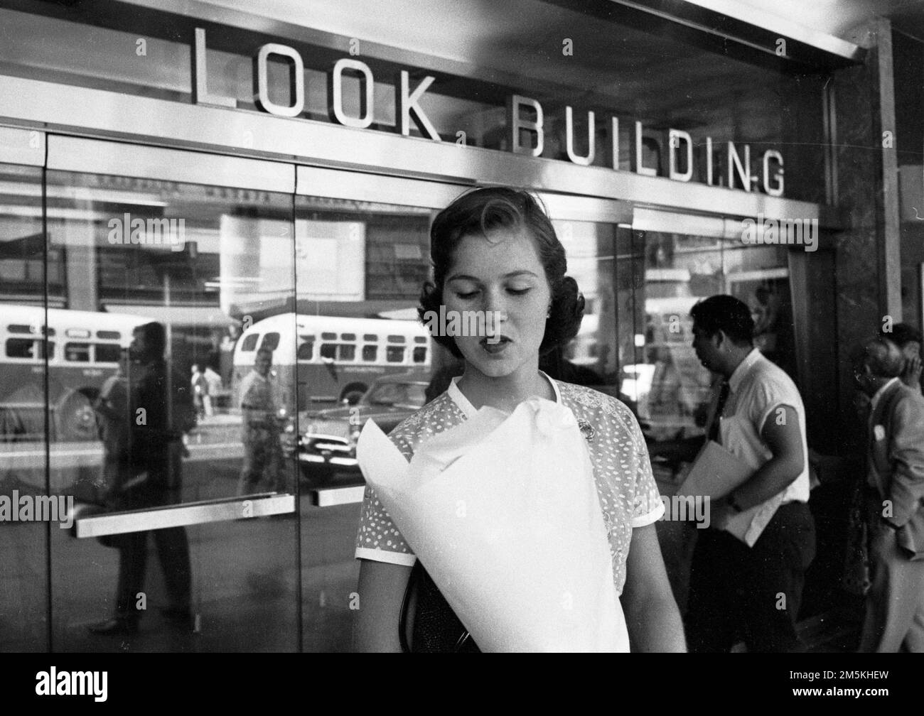 The entrance to the LOOK building, at 488 Madison Avenue in New York ...