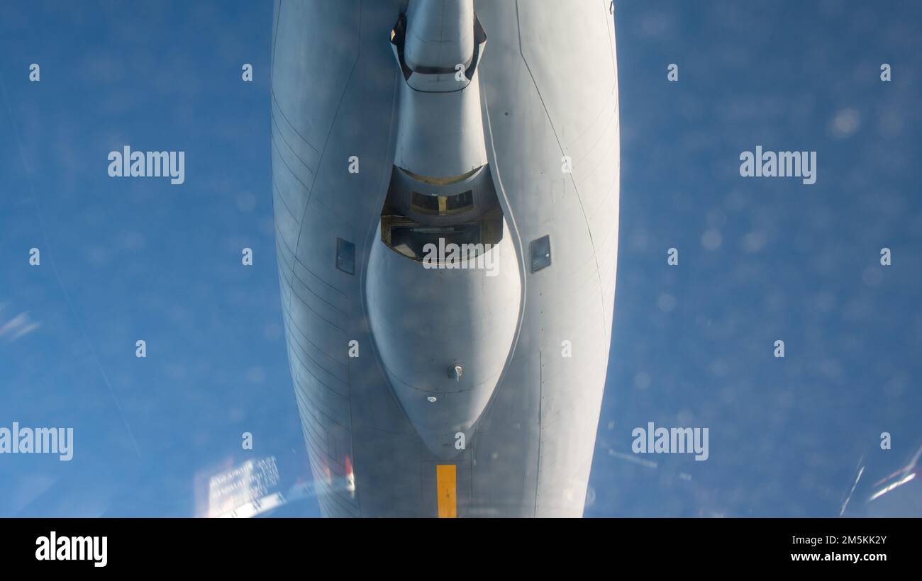 Fuel boom extended hi-res stock photography and images - Alamy