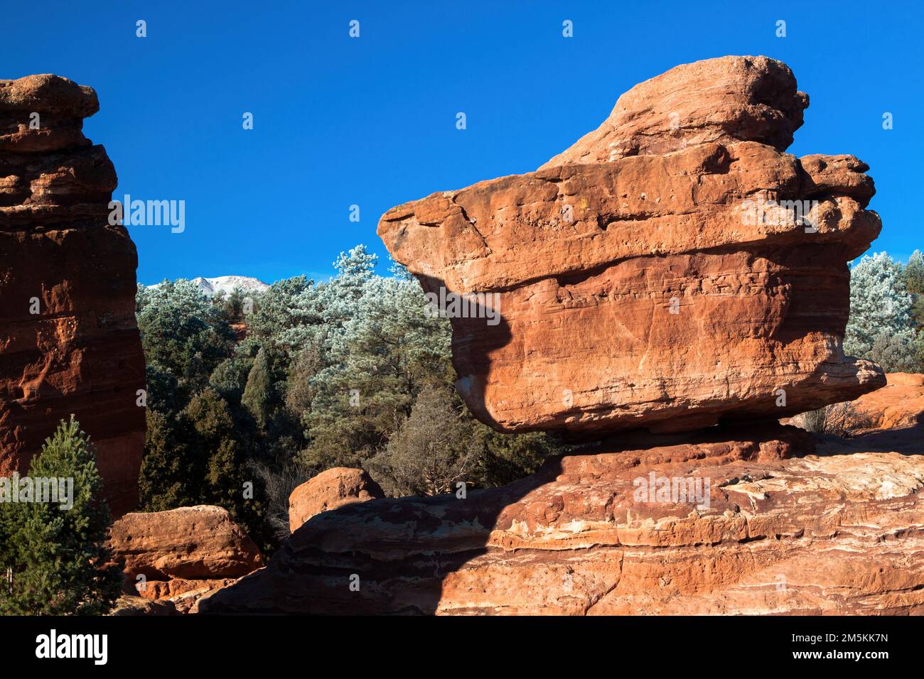 Balanced Rock in Garden of the Gods on a frosty winter morning Stock ...
