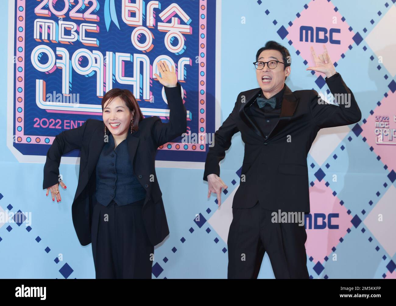 30th Dec, 2022. S. Korean entertainers Lee Yoon-seok and Shin Bong-sun ...