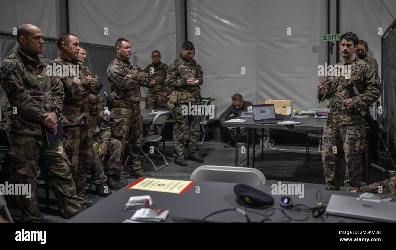 French army officers place hi-res stock photography and images - Alamy