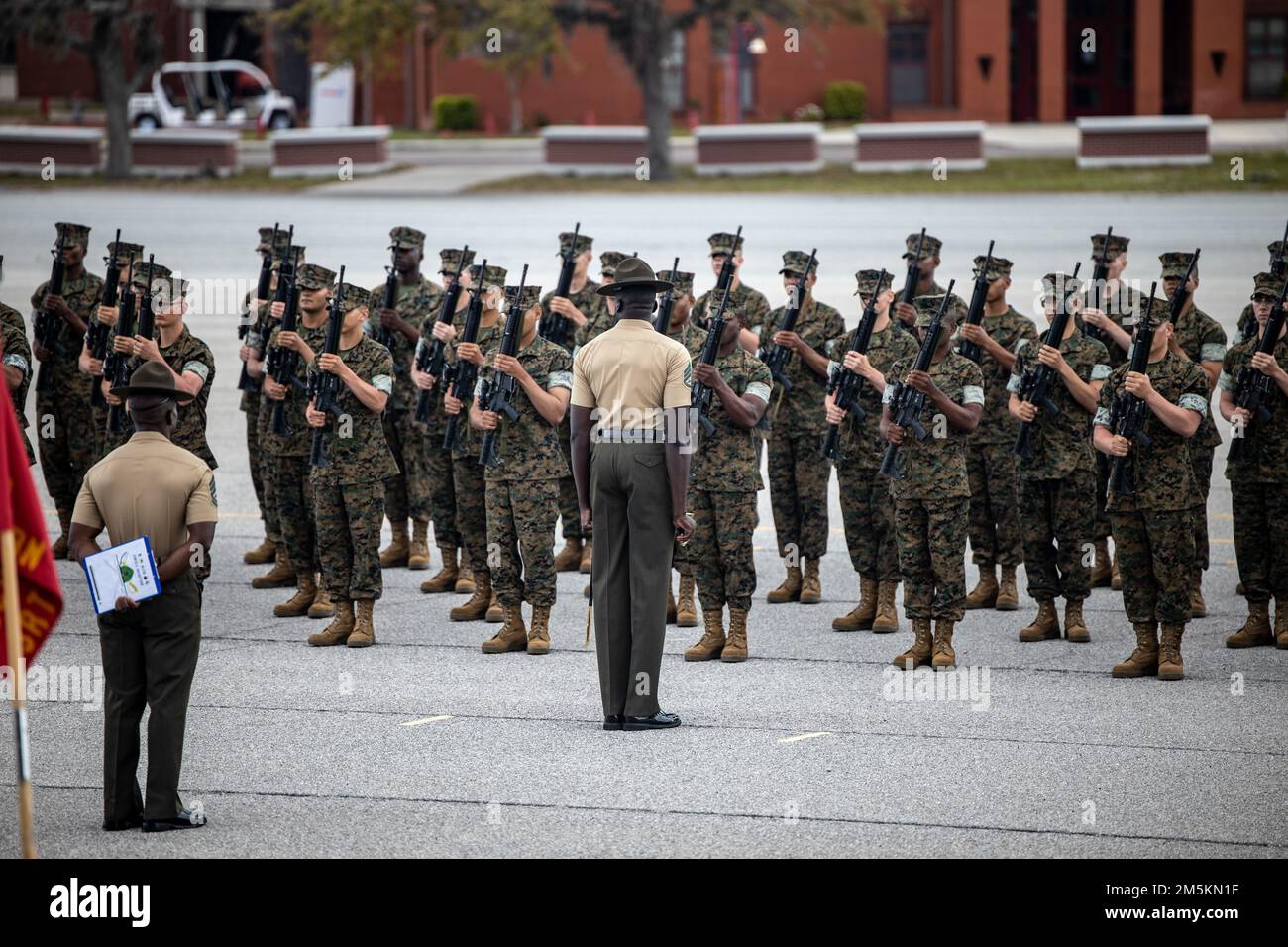 Recruits with Lima Company, 3rd Recruit Training Battalion, execute ...